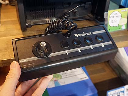 ディスプレイ一体型のレトロゲーム機「Vectrex」がBEEPでデモ中 （取材中に見つけた なもの） - AKIBA PC Hotline!