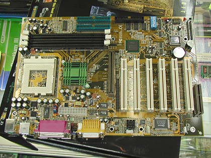 Pentium IIIチップセットの本命「Intel 815」が登場、2000年初夏の秋葉原 （取材中に見つけた なもの） - AKIBA ...