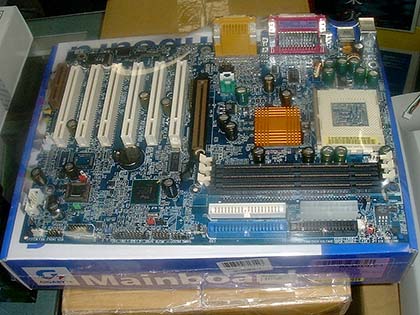 Pentium IIIチップセットの本命「Intel 815」が登場、2000年初夏の秋葉原 （取材中に見つけた なもの） - AKIBA ...