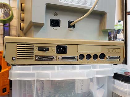 秋葉原でも目にするのは珍しいAtariのレトロPC「MEGA ST2」が店頭展示中 （取材中に見つけた なもの） - AKIBA PC Hotline!