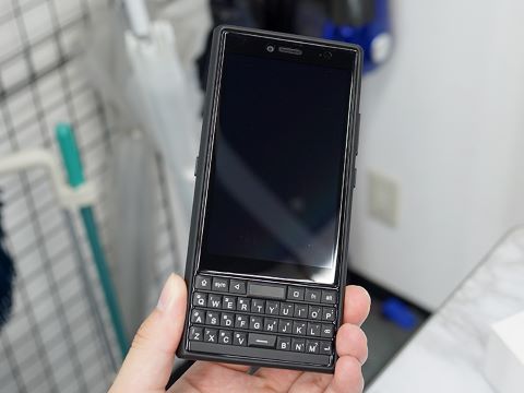 Ryzen Threadripper PRO 5000WXシリーズ発売、三角柱風デザインのユニークなMini-ITXケース、ドバイ仕様の ...