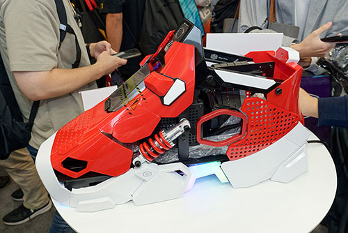 驚愕の"靴型PCケース"をデモ、年末登場予定の最新クーラー/ケースも展示された「ASK★FES 2023」 - AKIBA PC ...