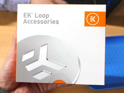 本格水冷配管用のパススルー隔壁PCIブラケットが入荷 - AKIBA PC Hotline!