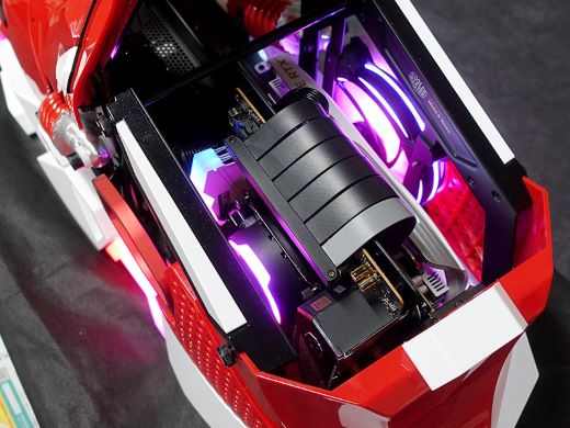 巨大スニーカー型PCケース「Sneaker X」採用ゲーミングPCが出荷開始 - AKIBA PC Hotline!