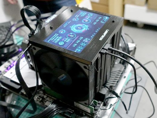 6インチ液晶搭載のド派手なCPUクーラー「LAMPTRON ST060」、オリオスペックにサンプル入荷 - AKIBA PC Hotline!