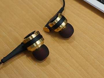 エレコム定番ハイレゾヘッドフォン一新、約7,980円の「EHP-CH1010A」など - AV Watch