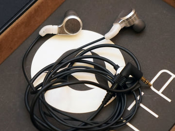 AKからデスクトップアンプ「ACRO L1000」。Fate仕様の「AK70 MKII」初披露 - AV Watch