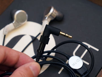 AKからデスクトップアンプ「ACRO L1000」。Fate仕様の「AK70 MKII」初披露 - AV Watch