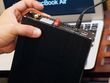 AKからデスクトップアンプ「ACRO L1000」。Fate仕様の「AK70 MKII」初披露 - AV Watch