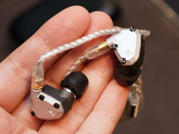 AKからデスクトップアンプ「ACRO L1000」。Fate仕様の「AK70 MKII」初披露 - AV Watch