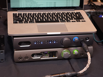 AKからデスクトップアンプ「ACRO L1000」。Fate仕様の「AK70 MKII」初披露 - AV Watch