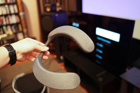 【鳥居一豊の「良作×良品」】ソニー、“肩のせ”で驚きの臨場感!「SRS-NS7」で「ゴジラvsコング」 - AV Watch