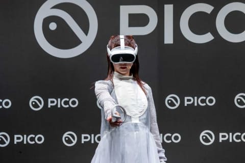 VRヘッドセット「PICO 4」10月発売。峯岸みなみも大興奮 - AV Watch