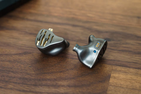 【レビュー】バランス/アンバラも1本で。超ナチュラルqdc「TIGER」と迫力の「Dmagic Solo」 - AV Watch