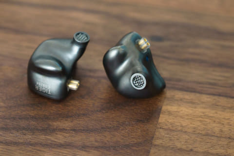 【レビュー】バランス/アンバラも1本で。超ナチュラルqdc「TIGER」と迫力の「Dmagic Solo」 - AV Watch