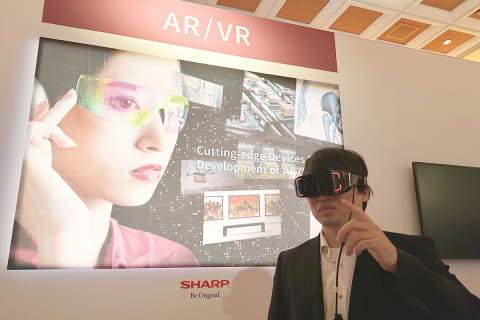 【西田宗千佳のRandomTracking】シャープが“軽い”HMDを自社開発、その中身に迫る - AV Watch