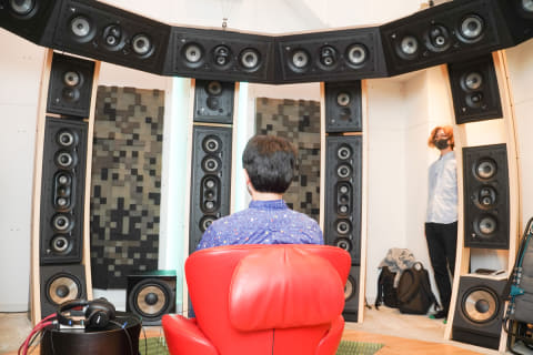 【ミニレビュー】ソニーモニターヘッドフォン「MV1」で“スタジオの音を再現”してみた - AV Watch