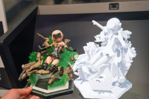 ソニー、大画面化で没入感がアップした空間再現ディスプレイ「ELF-SR2」 - AV Watch