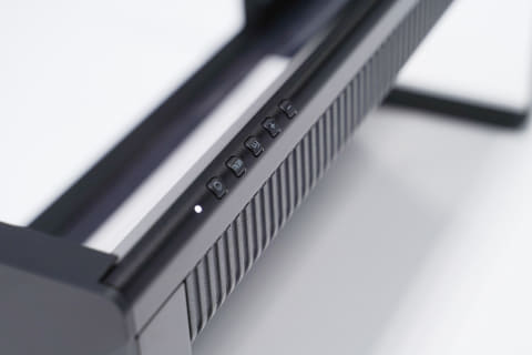 ソニー、大画面化で没入感がアップした空間再現ディスプレイ「ELF-SR2」 - AV Watch