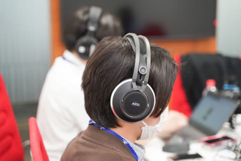 【レビュー】ソニー新モニターヘッドフォン「MV1」編集部4人で聴いた - AV Watch