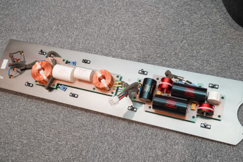 B&W「801 D4/805 D4」に“Signature”。ユニット進化、Nautilusのような塗装 - AV Watch