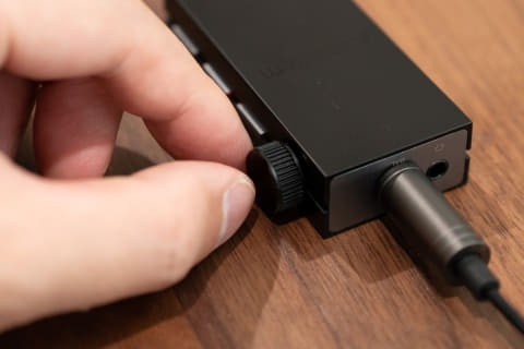 ゲーム機の音も激変! 小さな最強BluetoothレシーバーDACアンプ「AK HB1」を聴く - AV Watch[Sponsored]