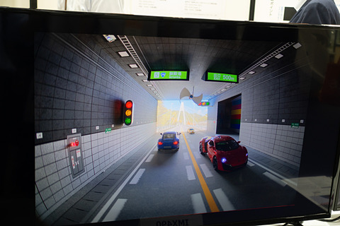 ソニー、有効540万画素の新型イメージセンサー「IMX490」を一般初公開。120dBのHDRとLEDフリッカー抑制を両立 - Car Watch