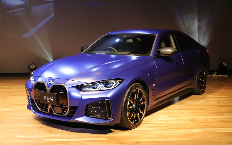 BMW、新型BEV「i4」を公開 2022年ビジネス・ストラテジーおよび新型電動モデル発表会 - Car Watch
