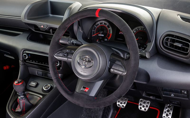 【試乗インプレ】「GRMNヤリス サーキットパッケージ」はモータースポーツで鍛え上げた戦うスポーツカー / - Car Watch