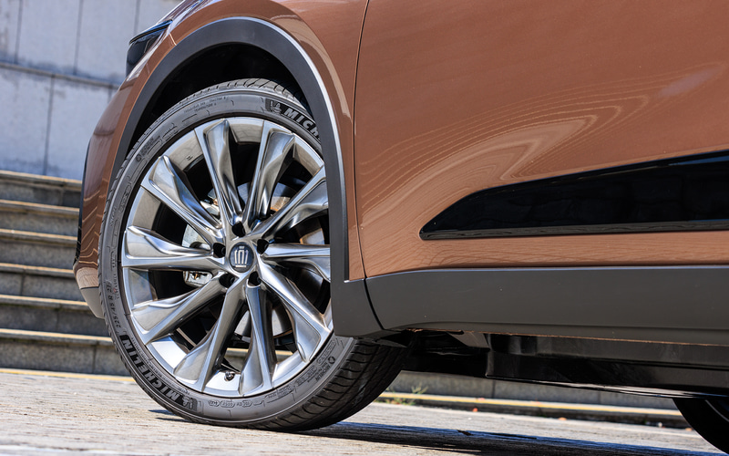 【試乗インプレ】新型「クラウン クロスオーバー」 2.5リッターハイブリッド / - Car Watch