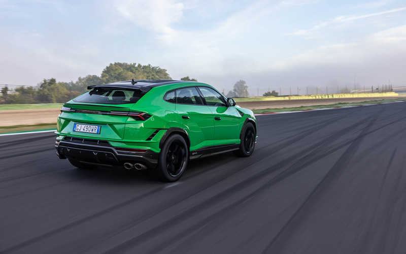【試乗インプレ】ランボルギーニ、666HPのV8エンジンを搭載する新型「ウルス ペルフォルマンテ」でイタリア・ローマのサーキットを走る ...