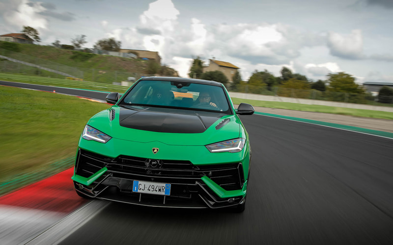 【試乗インプレ】ランボルギーニ、666HPのV8エンジンを搭載する新型「ウルス ペルフォルマンテ」でイタリア・ローマのサーキットを走る ...