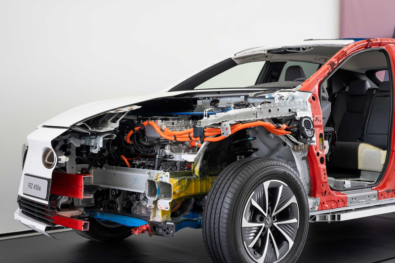 【試乗インプレ】レクサスの新型バッテリEV「RZ」ステアバイワイヤモデルを南仏の一般道で試乗 / - Car Watch