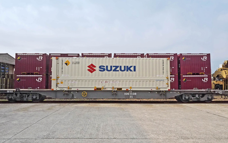 スズキ、部品・用品の輸送時CO2排出量削減のため鉄道輸送用31ftコンテナを導入 - Car Watch