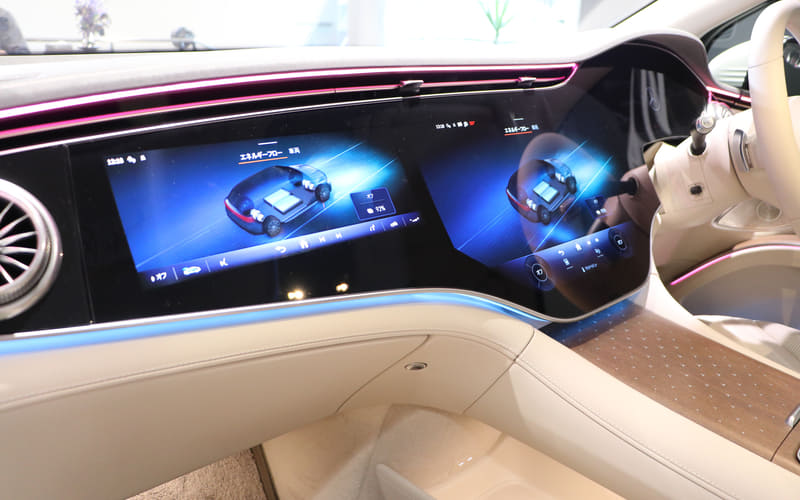 メルセデス・ベンツ日本、新型「EQS SUV」発表会 「SUVとしての魅力に磨きをかけた」と上野社長が実車披露 - Car Watch