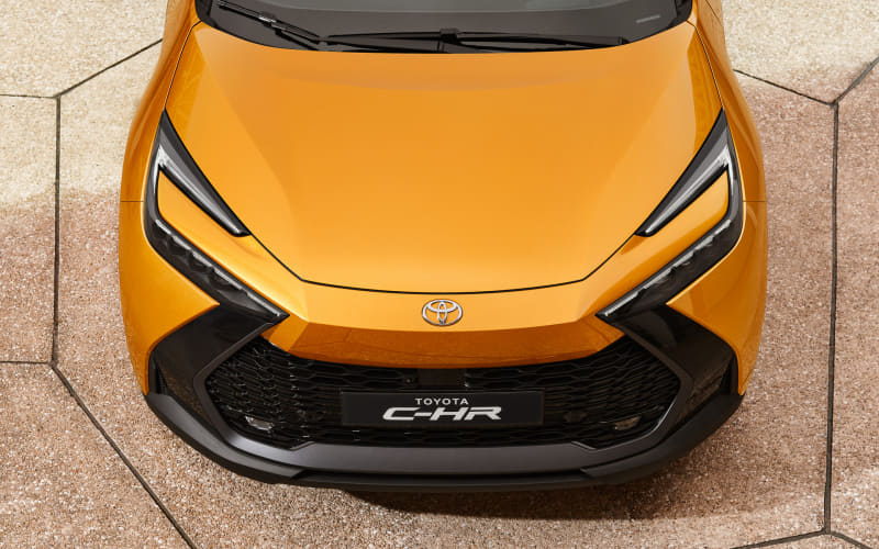 トヨタ、新型「C-HR」を欧州で世界初公開 2種類のハイブリッドとともにPHEVをラインアップ - Car Watch