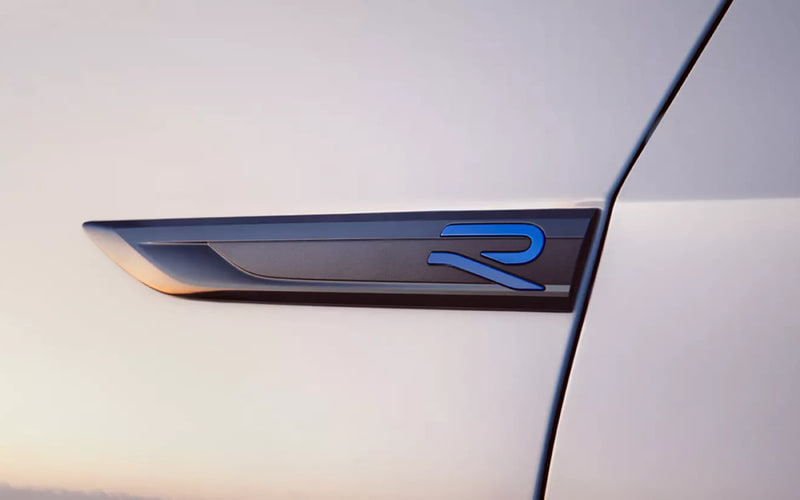 フォルクスワーゲン、20周年記念特別仕様車「ゴルフ R 20 Years」 専用チューニングエンジンやロゴを採用し792万8000円 ...