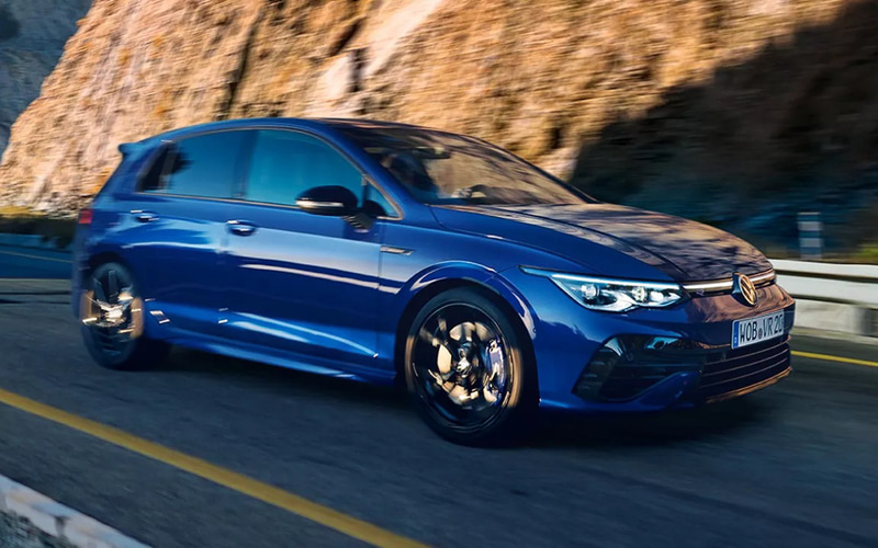 フォルクスワーゲン、20周年記念特別仕様車「ゴルフ R 20 Years」 専用チューニングエンジンやロゴを採用し792万8000円 ...