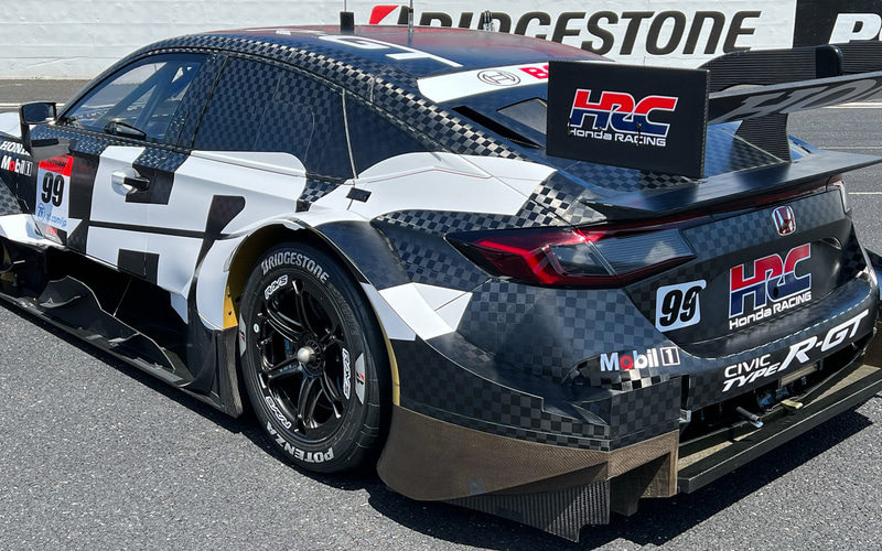岡山で初公開された、ホンダ・レーシング「シビック タイプR-GT」 2024年からGT500クラスに参戦 - Car Watch