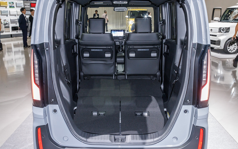 写真で見る ホンダ新型「N-BOX カスタム」（2023年フルモデルチェンジ/3代目）-Car Watch