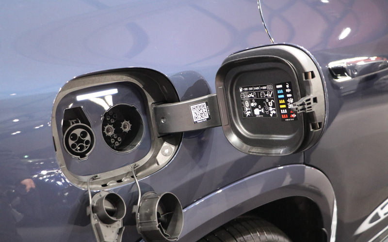 メルセデス・ベンツ、新型バッテリEVモデル「EQE SUV」発表 ブランド初のV2H/V2Lを可能にしたラグジュアリーSUV - Car Watch