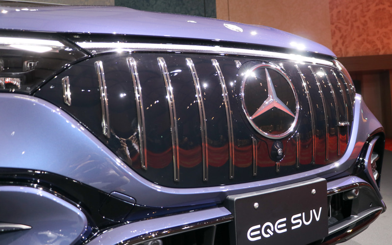 メルセデス・ベンツ、新型バッテリEVモデル「EQE SUV」発表 ブランド初のV2H/V2Lを可能にしたラグジュアリーSUV - Car Watch