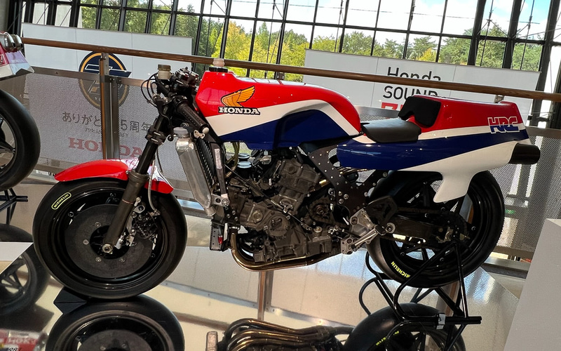 NR500（OX）片山敬済やNSR250（2001）加藤大治郎など、45台のホンダ世界GPマシンを一気に見られるホンダコレクションホール - Car Watch
