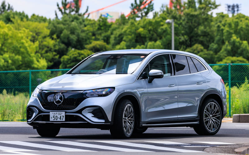 メルセデス・ベンツの新型EV「EQE SUV」試乗 “プレミアムオールラウンダー”の実力やいかに？ / - Car Watch