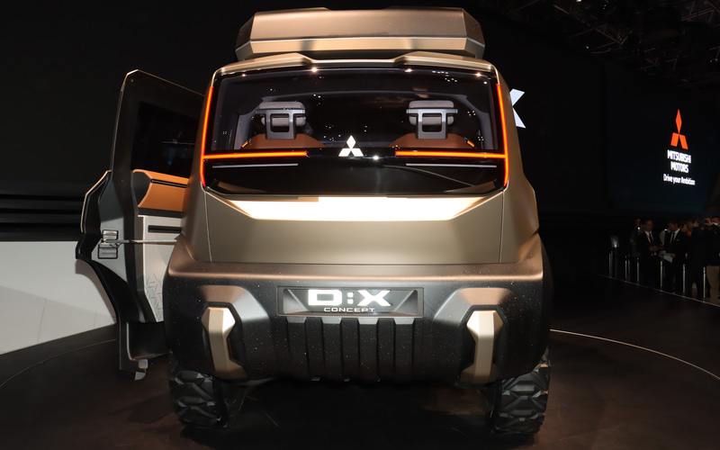 三菱のSUVミニバン「D：X コンセプト」カッコよすぎワロタ PHEV4駆 これこのまま出たら買うしかないだろ [511393199]