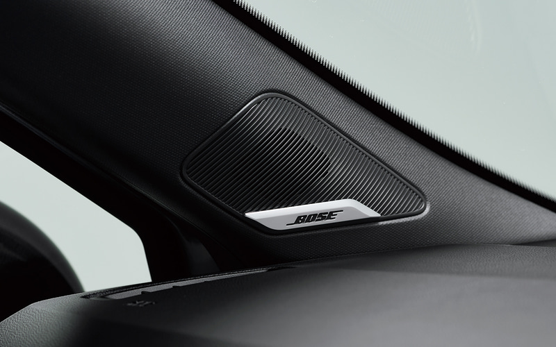 ルノー、現行モデル最後の特別仕様車「ルーテシア アントラクト E-TECHFULL HYBRID」 360度カメラやBOSEサウンドシステムなど標準装備 - Car Watch