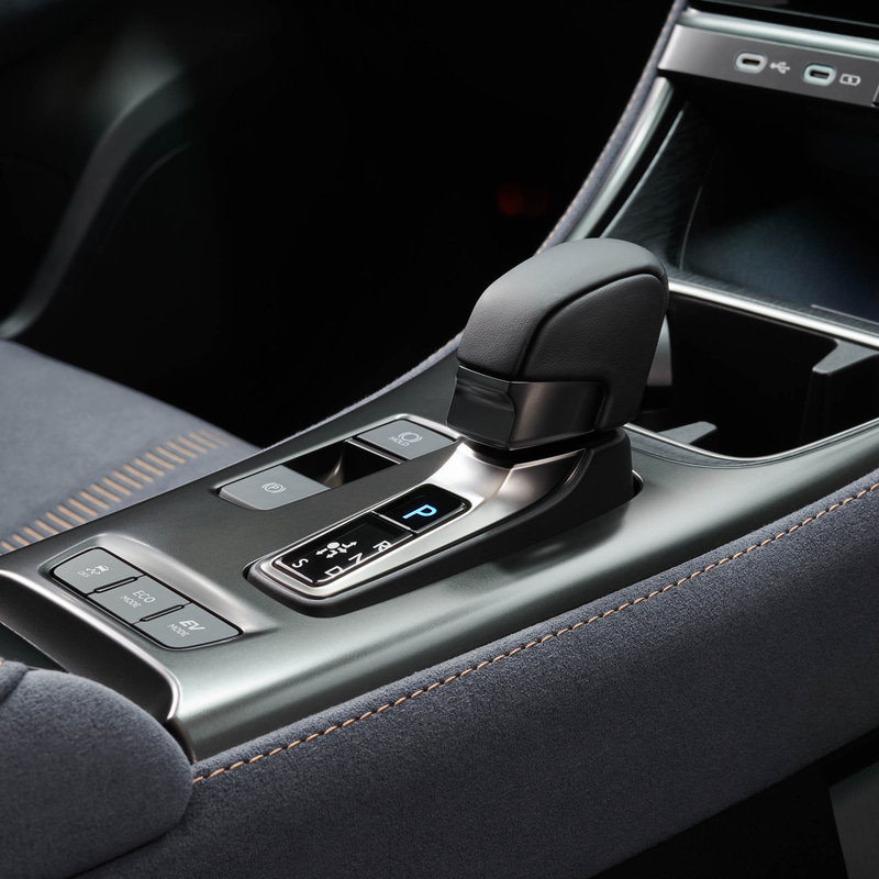 レクサス、次世代モデル新型「LBX」 “唯一無二”の1台を選べるカスタマイズモデル“Bespoke Build”100台を抽選販売 - Car Watch