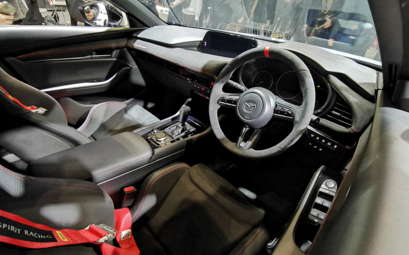 マツダ、「MAZDA SPIRIT RACING」ブランドで開発中の2.0リッターエンジン搭載のソフトトップ「ロードスター」など公開