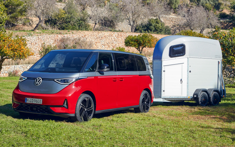 フォルクスワーゲン、四輪駆動の新型バッテリEV「ID.Buzz GTX」世界初公開 - Car Watch