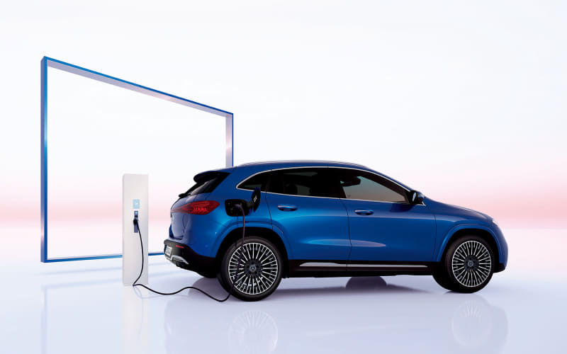 メルセデス・ベンツ、新型バッテリEV「EQA」 70.5kWhバッテリ新搭載で一充電走行距離は591kmに - Car Watch